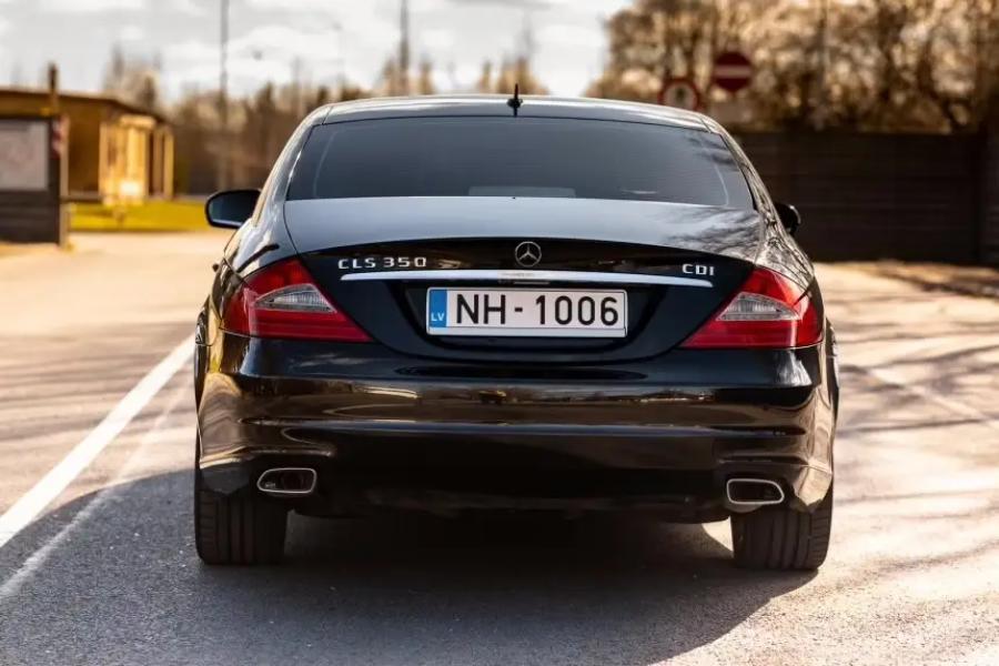 Black Mercedes-Benz CLS 350 2010 in Jelgava, with an engine capacity of 3.00 L and mileage of 255 thousand km for 8900 €, photo 7 on AUTOMOTO.COM.LV