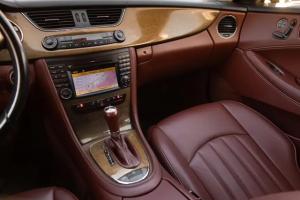 Black Mercedes-Benz CLS 350 2010 in Jelgava, with an engine capacity of 3.00 L and mileage of 255 thousand km for 8900 €, photo 14 on AUTOMOTO.COM.LV