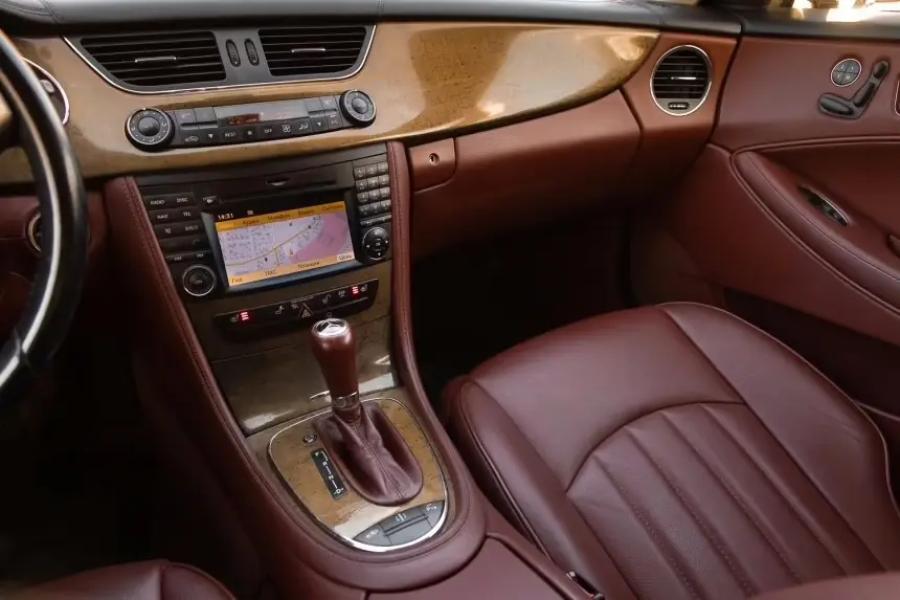 Black Mercedes-Benz CLS 350 2010 in Jelgava, with an engine capacity of 3.00 L and mileage of 255 thousand km for 8900 €, photo 14 on AUTOMOTO.COM.LV