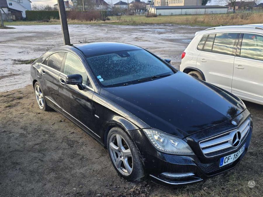 Melns Mercedes-Benz CLS 350 2012 Tauragė, ar dzinēja tilpumu 3.00 L un nobraukumu 240 tūkst. km par 4900 €, foto 2 vietnē AUTOMOTO.COM.LV