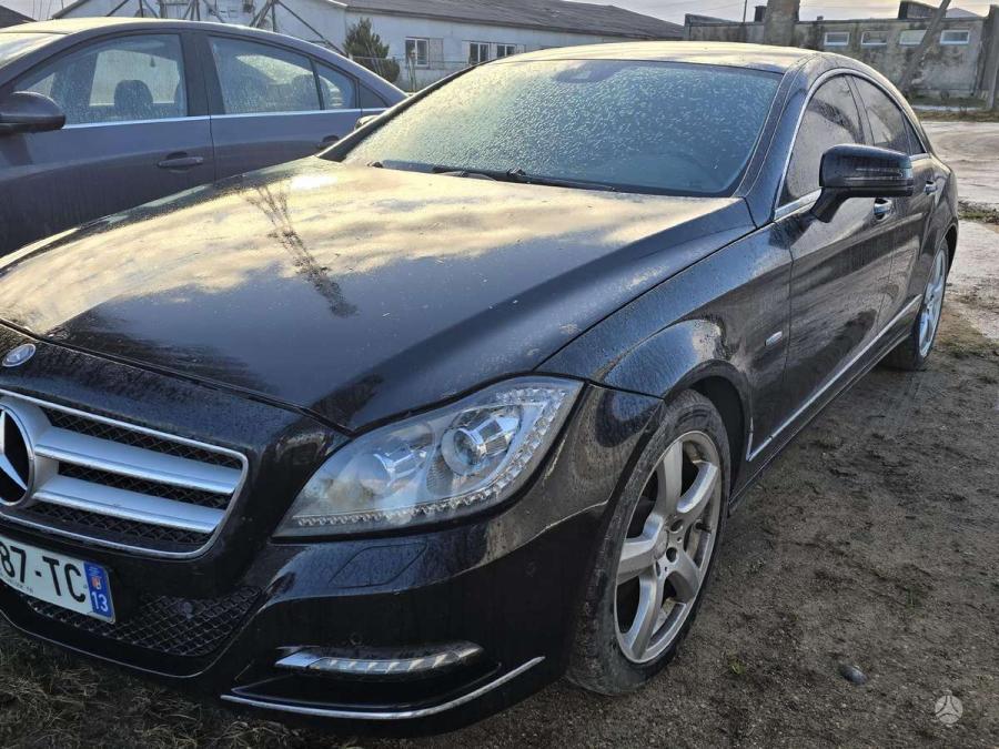 Melns Mercedes-Benz CLS 350 2012 Tauragė, ar dzinēja tilpumu 3.00 L un nobraukumu 240 tūkst. km par 4900 €, foto 6 vietnē AUTOMOTO.COM.LV
