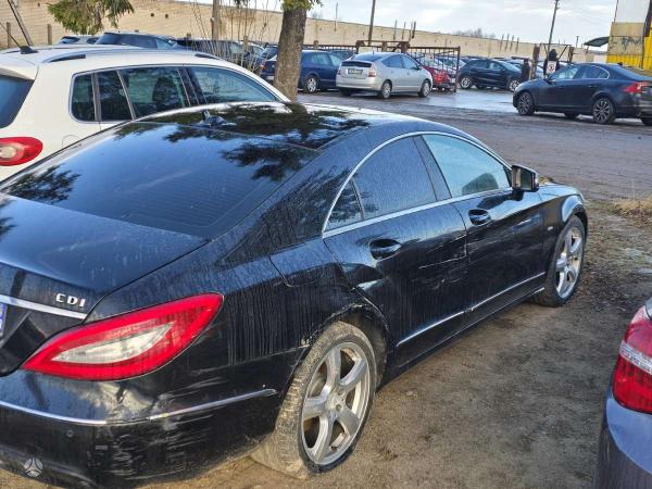 Black Mercedes-Benz CLS 350 2012 in Taurage, with an engine capacity of 3.00 L and mileage of 240 thousand km for 4900 €, photo 7 on AUTOMOTO.COM.LV