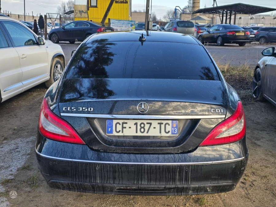 Melns Mercedes-Benz CLS 350 2012 Tauragė, ar dzinēja tilpumu 3.00 L un nobraukumu 240 tūkst. km par 4900 €, foto 8 vietnē AUTOMOTO.COM.LV