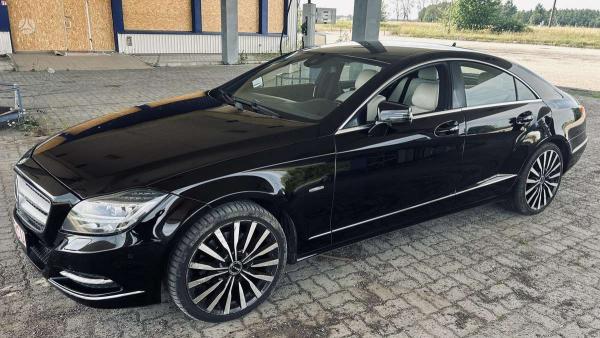 Melns Mercedes-Benz CLS 350 2012 Viļņa, ar dzinēja tilpumu 2.99 L un nobraukumu 377 tūkst. km par 10500 €, foto 3 vietnē AUTOMOTO.COM.LV