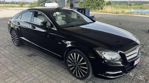 Melns Mercedes-Benz CLS 350 2012 Viļņa, ar dzinēja tilpumu 2.99 L un nobraukumu 377 tūkst. km par 10500 €, foto 5 vietnē AUTOMOTO.COM.LV