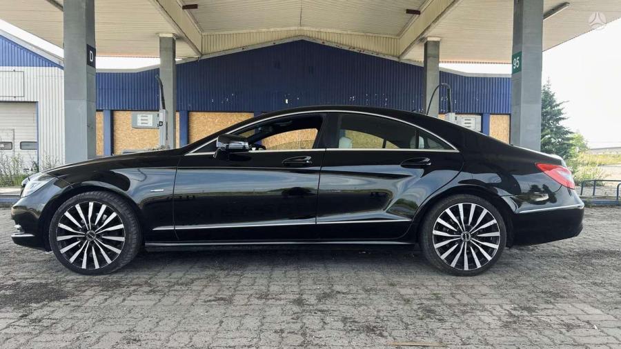 Melns Mercedes-Benz CLS 350 2012 Viļņa, ar dzinēja tilpumu 2.99 L un nobraukumu 377 tūkst. km par 10500 €, foto 8 vietnē AUTOMOTO.COM.LV