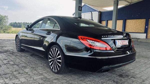 Melns Mercedes-Benz CLS 350 2012 Viļņa, ar dzinēja tilpumu 2.99 L un nobraukumu 377 tūkst. km par 10500 €, foto 8 vietnē AUTOMOTO.COM.LV