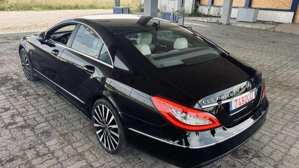 Melns Mercedes-Benz CLS 350 2012 Viļņa, ar dzinēja tilpumu 2.99 L un nobraukumu 377 tūkst. km par 10500 €, foto 9 vietnē AUTOMOTO.COM.LV