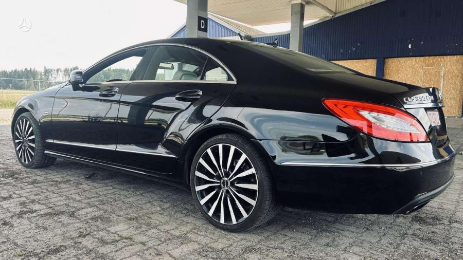 Melns Mercedes-Benz CLS 350 2012 Viļņa, ar dzinēja tilpumu 2.99 L un nobraukumu 377 tūkst. km par 10500 €, foto 15 vietnē AUTOMOTO.COM.LV