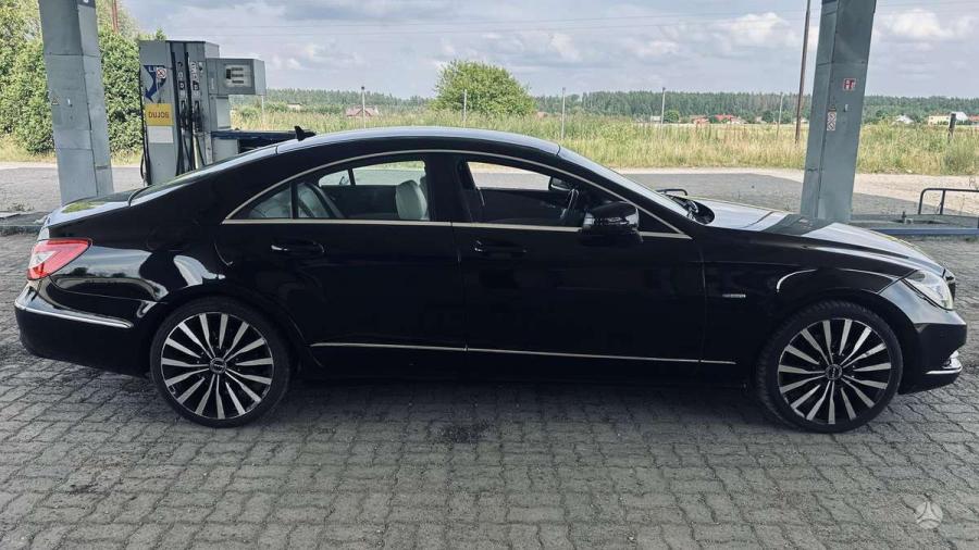 Melns Mercedes-Benz CLS 350 2012 Viļņa, ar dzinēja tilpumu 2.99 L un nobraukumu 377 tūkst. km par 10500 €, foto 17 vietnē AUTOMOTO.COM.LV