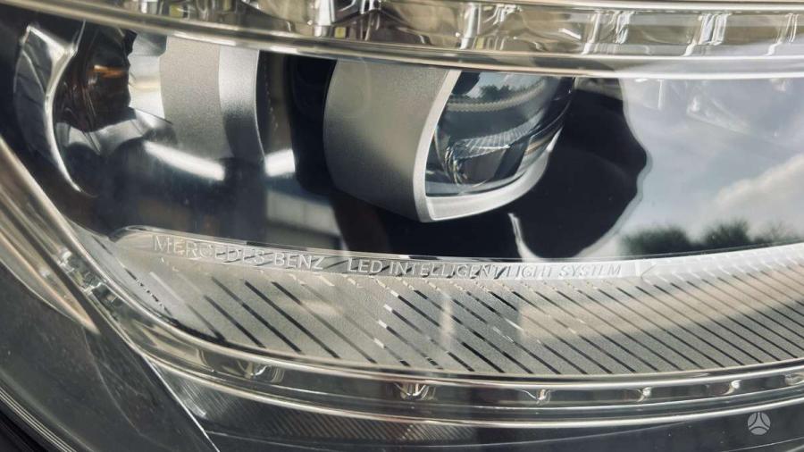 Melns Mercedes-Benz CLS 350 2012 Viļņa, ar dzinēja tilpumu 2.99 L un nobraukumu 377 tūkst. km par 10500 €, foto 20 vietnē AUTOMOTO.COM.LV