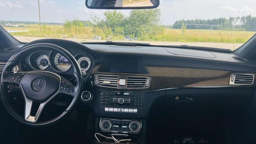 Melns Mercedes-Benz CLS 350 2012 Viļņa, ar dzinēja tilpumu 2.99 L un nobraukumu 377 tūkst. km par 10500 €, foto 22 vietnē AUTOMOTO.COM.LV