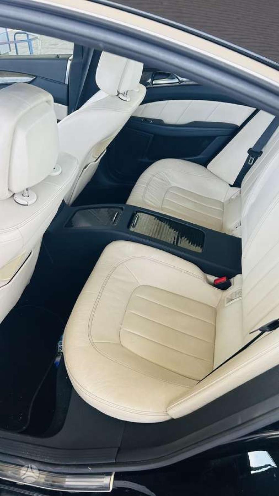 Melns Mercedes-Benz CLS 350 2012 Viļņa, ar dzinēja tilpumu 2.99 L un nobraukumu 377 tūkst. km par 10500 €, foto 23 vietnē AUTOMOTO.COM.LV