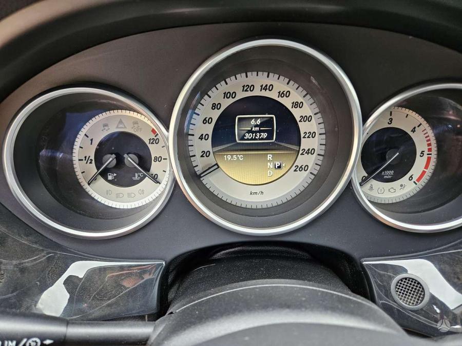 Melns Mercedes-Benz CLS 350 2012 Prienai, ar dzinēja tilpumu 2.99 L un nobraukumu 300 tūkst. km par 12000 €, foto 20 vietnē AUTOMOTO.COM.LV