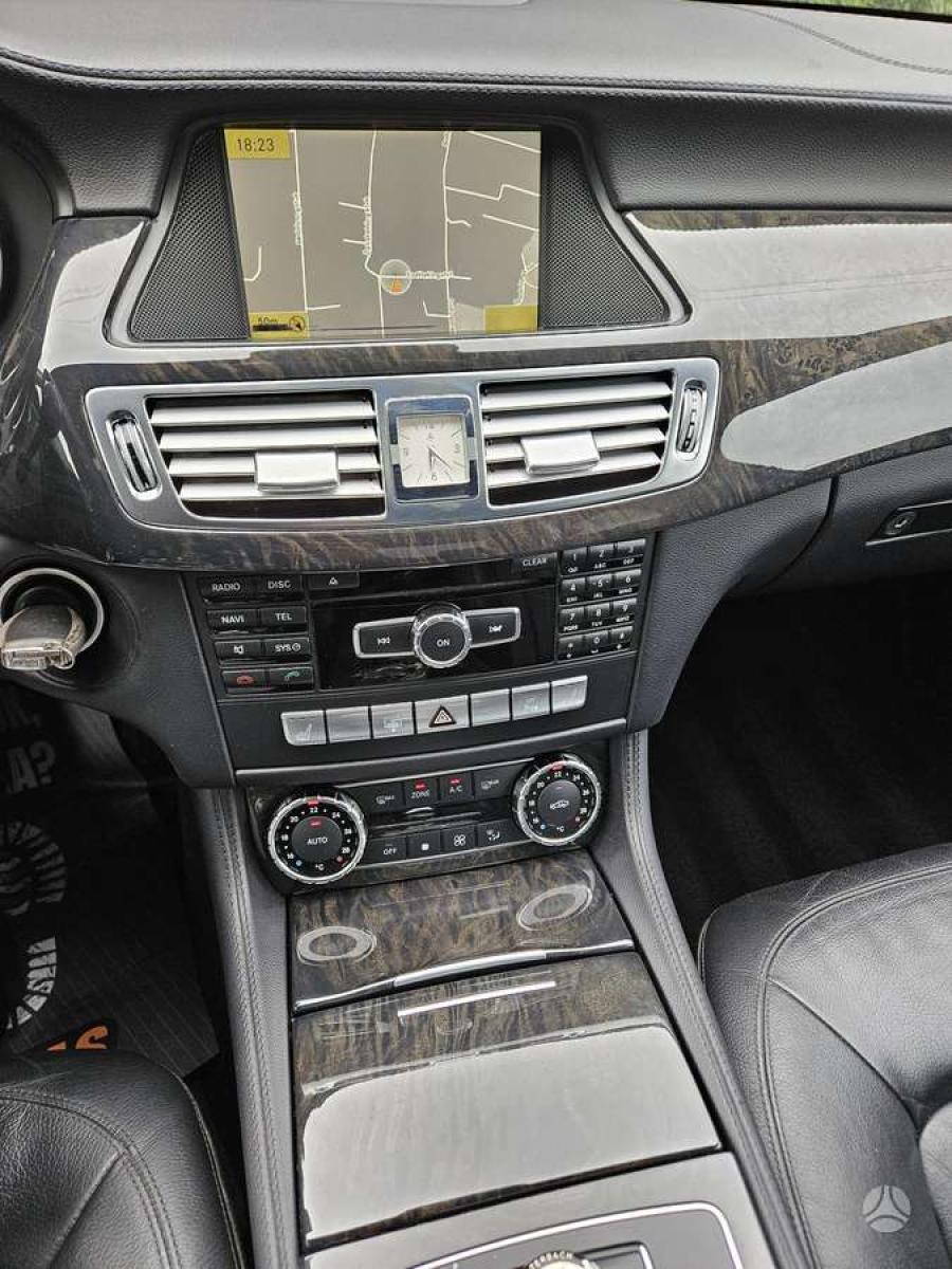 Melns Mercedes-Benz CLS 350 2012 Prienai, ar dzinēja tilpumu 2.99 L un nobraukumu 300 tūkst. km par 12000 €, foto 23 vietnē AUTOMOTO.COM.LV