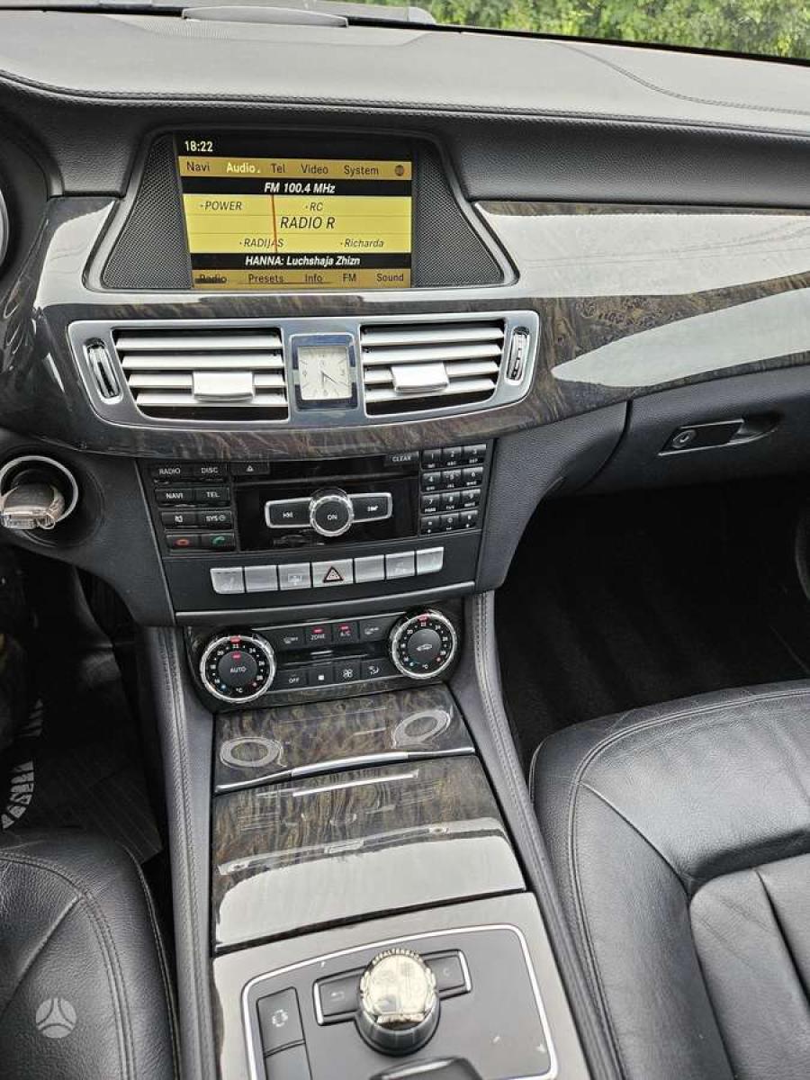 Melns Mercedes-Benz CLS 350 2012 Prienai, ar dzinēja tilpumu 2.99 L un nobraukumu 300 tūkst. km par 12000 €, foto 24 vietnē AUTOMOTO.COM.LV