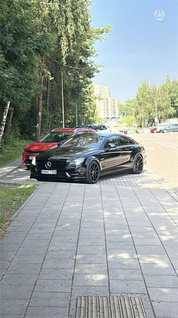 Black Mercedes-Benz CLS 350 2012 in Vilnius, with an engine capacity of 2.99 L and mileage of 368 thousand km for 11800 €, photo 3 on AUTOMOTO.COM.LV