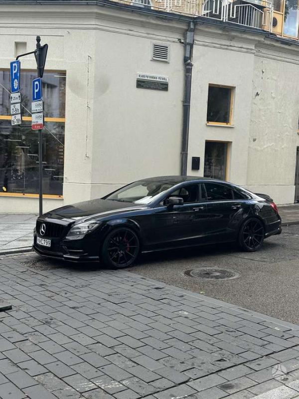 Black Mercedes-Benz CLS 350 2012 in Vilnius, with an engine capacity of 2.99 L and mileage of 368 thousand km for 11800 €, photo 7 on AUTOMOTO.COM.LV