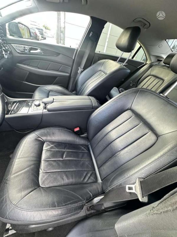Black Mercedes-Benz CLS 350 2012 in Vilnius, with an engine capacity of 2.99 L and mileage of 368 thousand km for 11800 €, photo 9 on AUTOMOTO.COM.LV