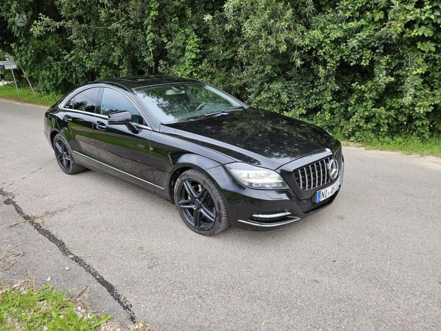 Black Mercedes-Benz CLS 350 2012 in Prienai, with an engine capacity of 2.99 L and mileage of 299 thousand km for 11700 €, photo 7 on AUTOMOTO.COM.LV