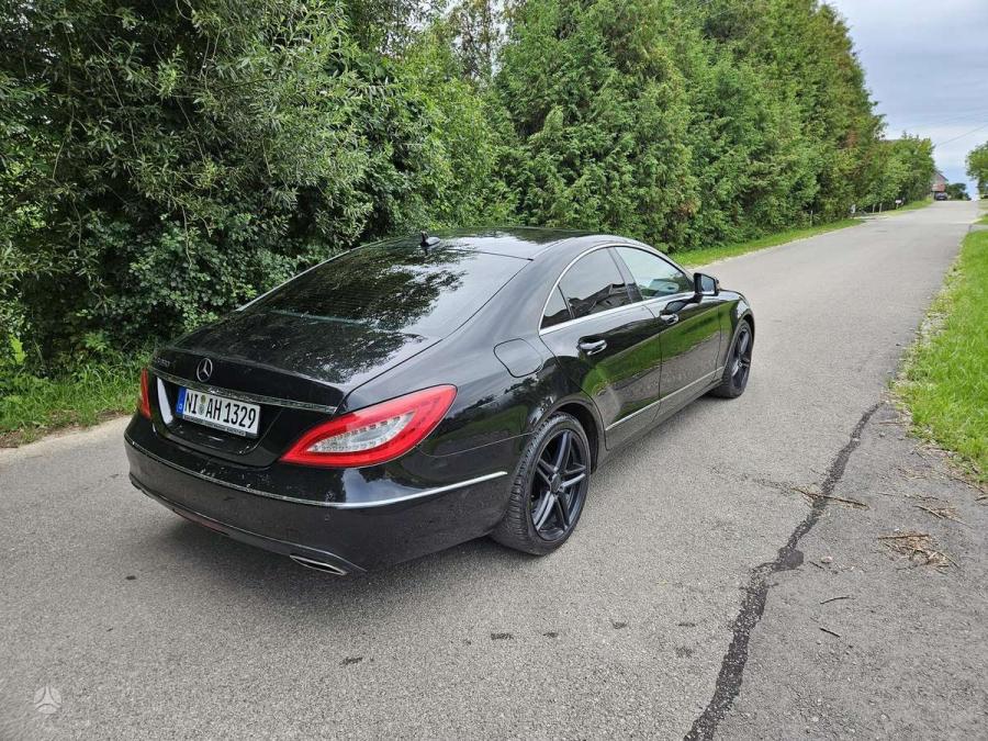 Black Mercedes-Benz CLS 350 2012 in Prienai, with an engine capacity of 2.99 L and mileage of 299 thousand km for 11700 €, photo 10 on AUTOMOTO.COM.LV
