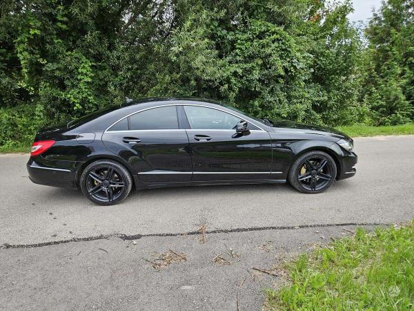 Black Mercedes-Benz CLS 350 2012 in Prienai, with an engine capacity of 2.99 L and mileage of 299 thousand km for 11700 €, photo 10 on AUTOMOTO.COM.LV