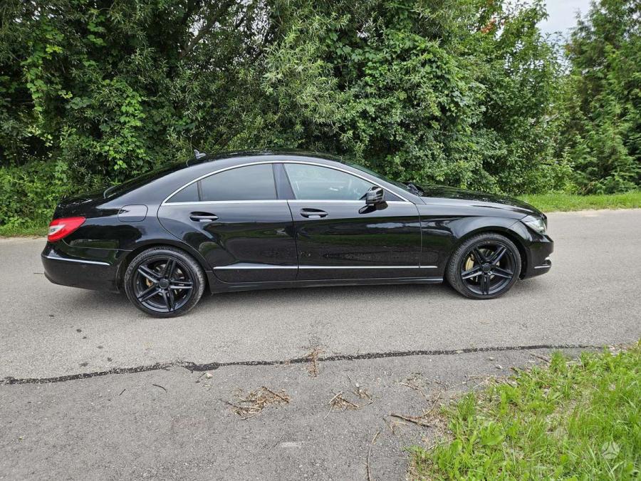 Black Mercedes-Benz CLS 350 2012 in Prienai, with an engine capacity of 2.99 L and mileage of 299 thousand km for 11700 €, photo 11 on AUTOMOTO.COM.LV