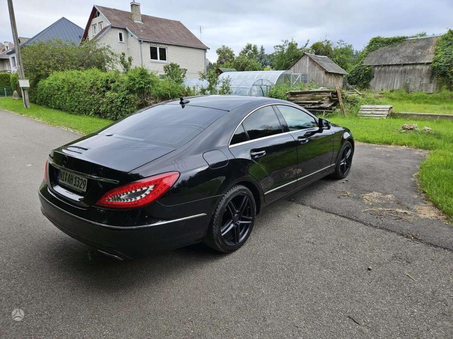 Black Mercedes-Benz CLS 350 2012 in Prienai, with an engine capacity of 2.99 L and mileage of 299 thousand km for 11700 €, photo 17 on AUTOMOTO.COM.LV