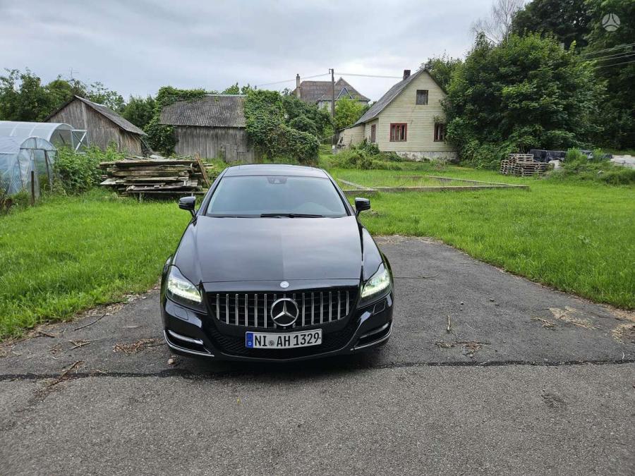 Black Mercedes-Benz CLS 350 2012 in Prienai, with an engine capacity of 2.99 L and mileage of 299 thousand km for 11700 €, photo 28 on AUTOMOTO.COM.LV