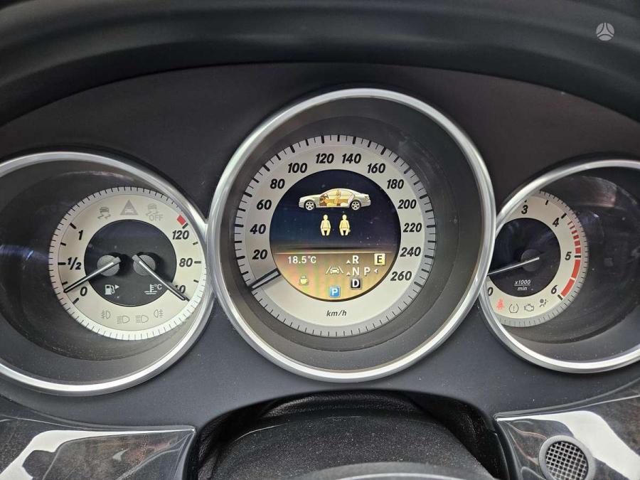 Melns Mercedes-Benz CLS 350 2012 Prienai, ar dzinēja tilpumu 2.99 L un nobraukumu 299 tūkst. km par 10700 €, foto 28 vietnē AUTOMOTO.COM.LV