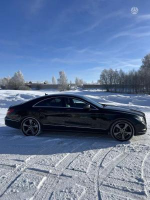 Black Mercedes-Benz CLS 350 2013 in Kupiskis, with an engine capacity of 2.99 L and mileage of 334 thousand km for 11700 €, photo 2 on AUTOMOTO.COM.LV