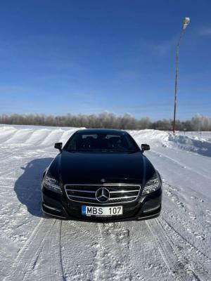 Black Mercedes-Benz CLS 350 2013 in Kupiskis, with an engine capacity of 2.99 L and mileage of 334 thousand km for 11700 €, photo 3 on AUTOMOTO.COM.LV