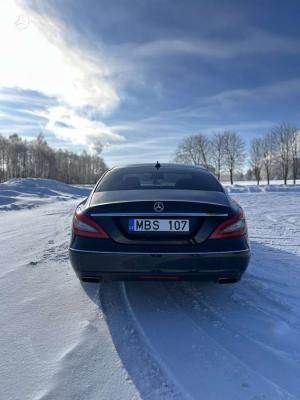 Black Mercedes-Benz CLS 350 2013 in Kupiskis, with an engine capacity of 2.99 L and mileage of 334 thousand km for 11700 €, photo 4 on AUTOMOTO.COM.LV
