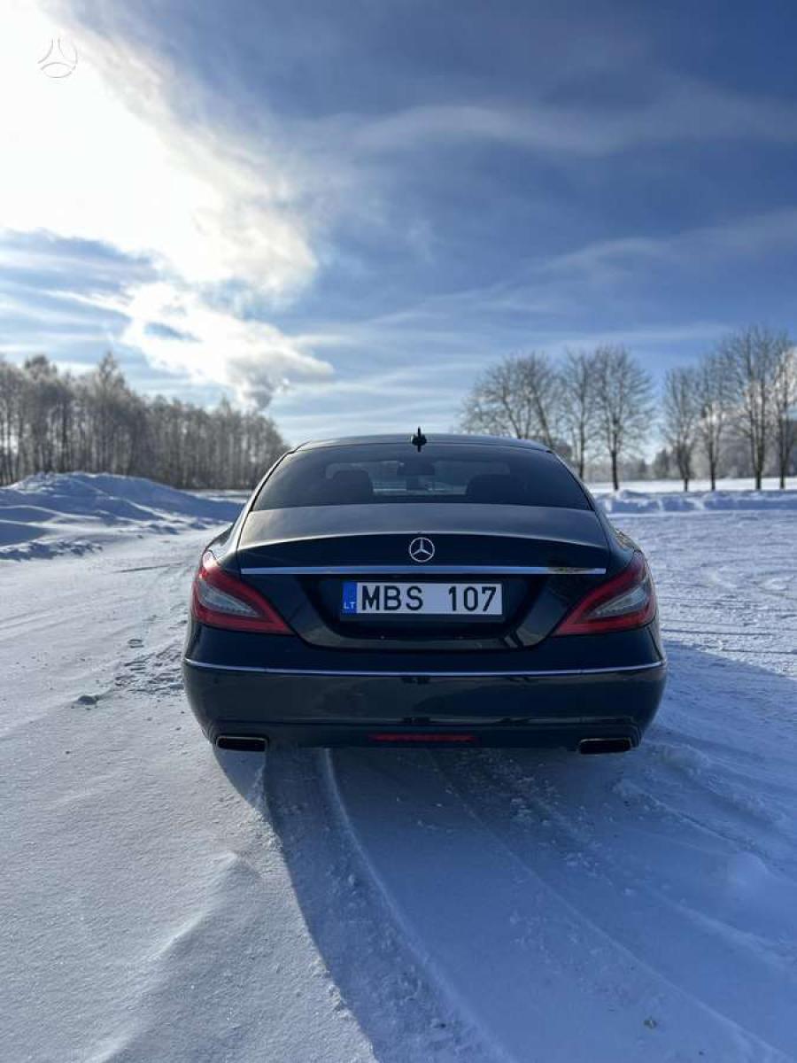 Black Mercedes-Benz CLS 350 2013 in Kupiskis, with an engine capacity of 2.99 L and mileage of 334 thousand km for 11700 €, photo 4 on AUTOMOTO.COM.LV