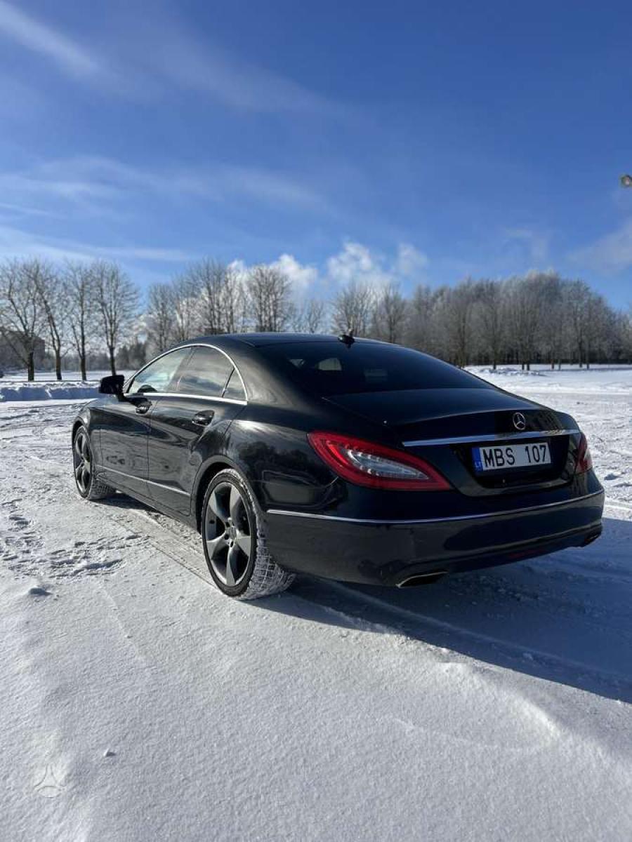 Black Mercedes-Benz CLS 350 2013 in Kupiskis, with an engine capacity of 2.99 L and mileage of 334 thousand km for 11700 €, photo 5 on AUTOMOTO.COM.LV