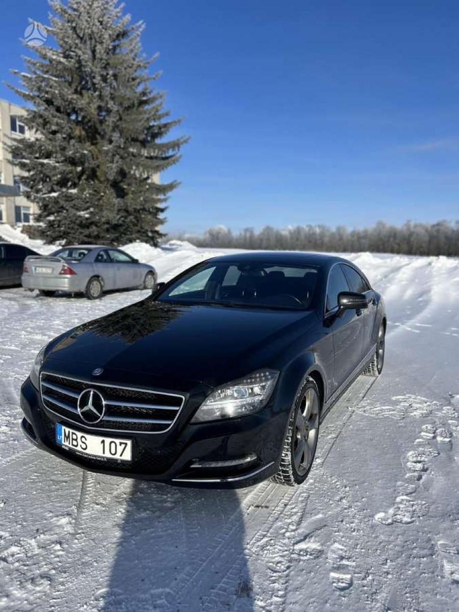 Black Mercedes-Benz CLS 350 2013 in Kupiskis, with an engine capacity of 2.99 L and mileage of 334 thousand km for 11700 €, photo 6 on AUTOMOTO.COM.LV