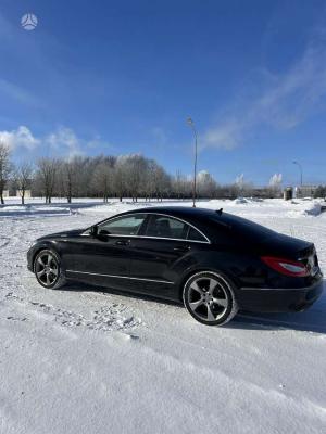 Black Mercedes-Benz CLS 350 2013 in Kupiskis, with an engine capacity of 2.99 L and mileage of 334 thousand km for 11700 €, photo 8 on AUTOMOTO.COM.LV