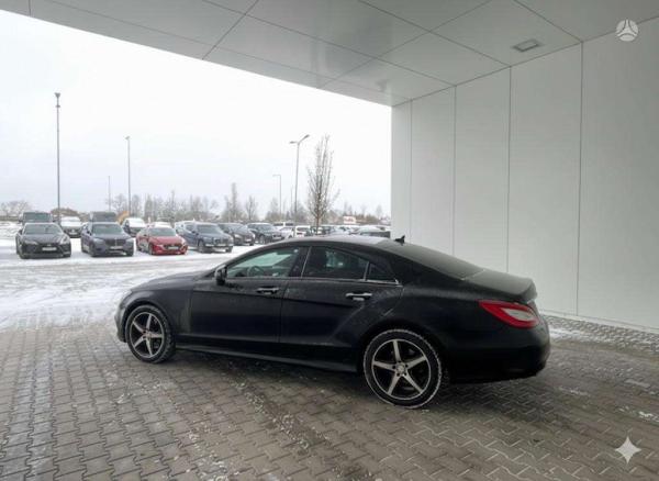 Melns Mercedes-Benz CLS 350 2016 Viļņa, ar dzinēja tilpumu 2.99 L un nobraukumu 195 tūkst. km par 30000 €, foto 4 vietnē AUTOMOTO.COM.LV