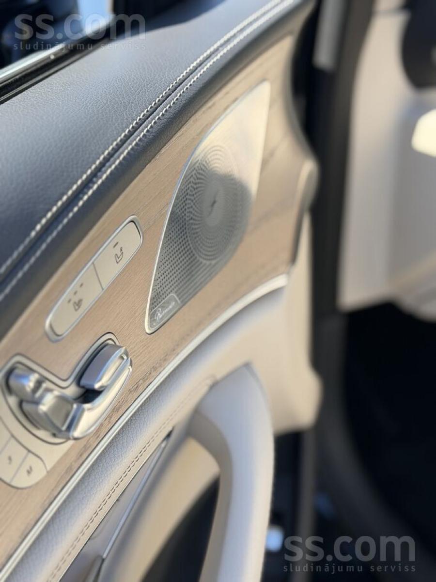 Black Mercedes-Benz CLS 350 2018 in Riga, with an engine capacity of 3.00 L and mileage of 178 thousand km for 28900 €, photo 9 on AUTOMOTO.COM.LV