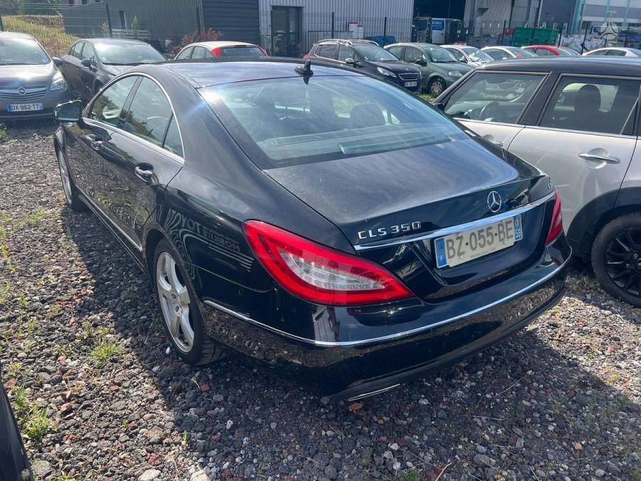 Black Mercedes-Benz CLS 350 2011 in Vilnius, with an engine capacity of 3.00 L and mileage of 339 thousand km for 10500 €, photo 5 on AUTOMOTO.COM.LV