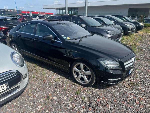 Black Mercedes-Benz CLS 350 2011 in Vilnius, with an engine capacity of 3.00 L and mileage of 339 thousand km for 10500 €, photo 6 on AUTOMOTO.COM.LV
