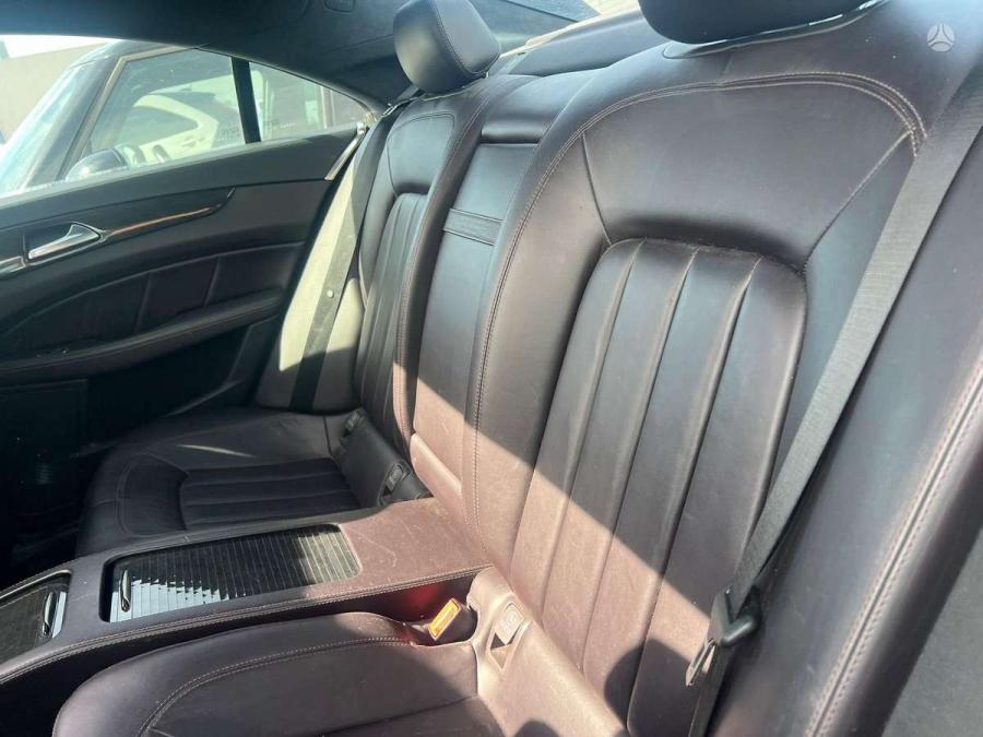 Black Mercedes-Benz CLS 350 2011 in Vilnius, with an engine capacity of 3.00 L and mileage of 339 thousand km for 10500 €, photo 7 on AUTOMOTO.COM.LV