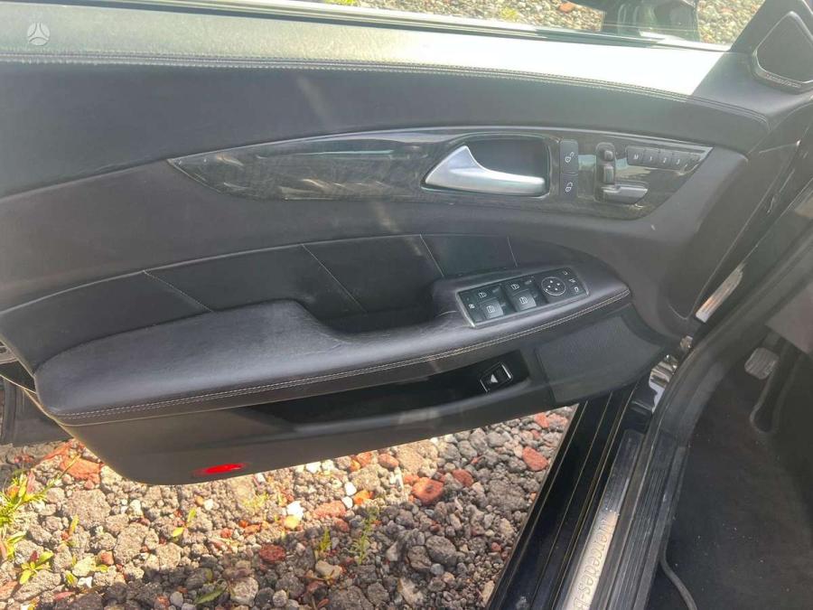 Black Mercedes-Benz CLS 350 2011 in Vilnius, with an engine capacity of 3.00 L and mileage of 339 thousand km for 10500 €, photo 10 on AUTOMOTO.COM.LV