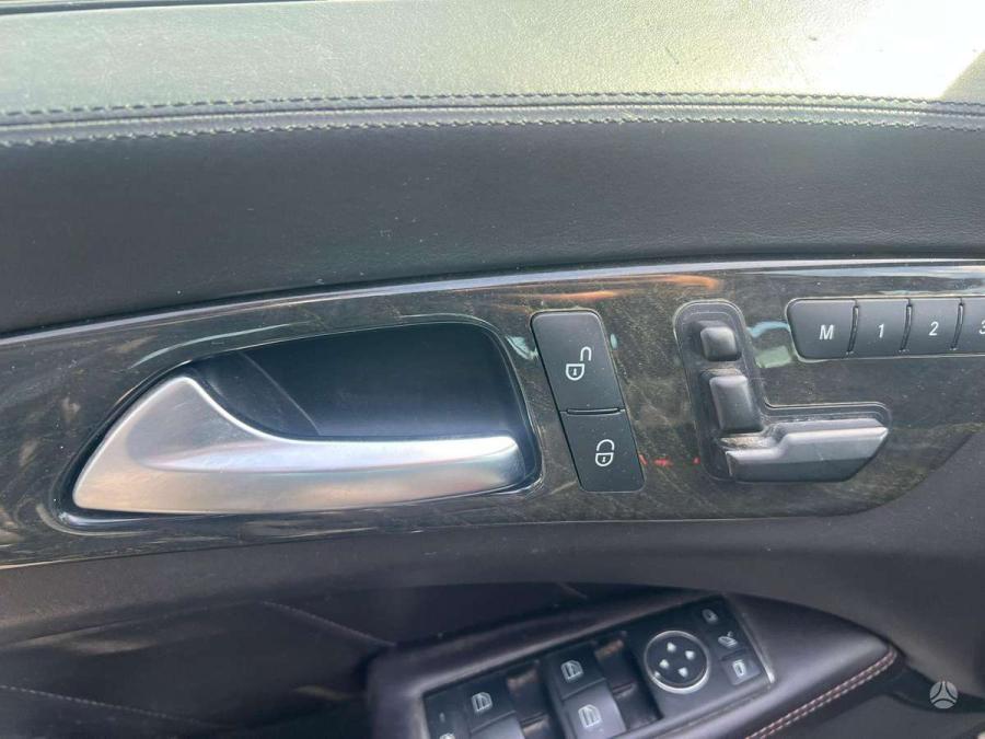 Black Mercedes-Benz CLS 350 2011 in Vilnius, with an engine capacity of 3.00 L and mileage of 339 thousand km for 10500 €, photo 11 on AUTOMOTO.COM.LV