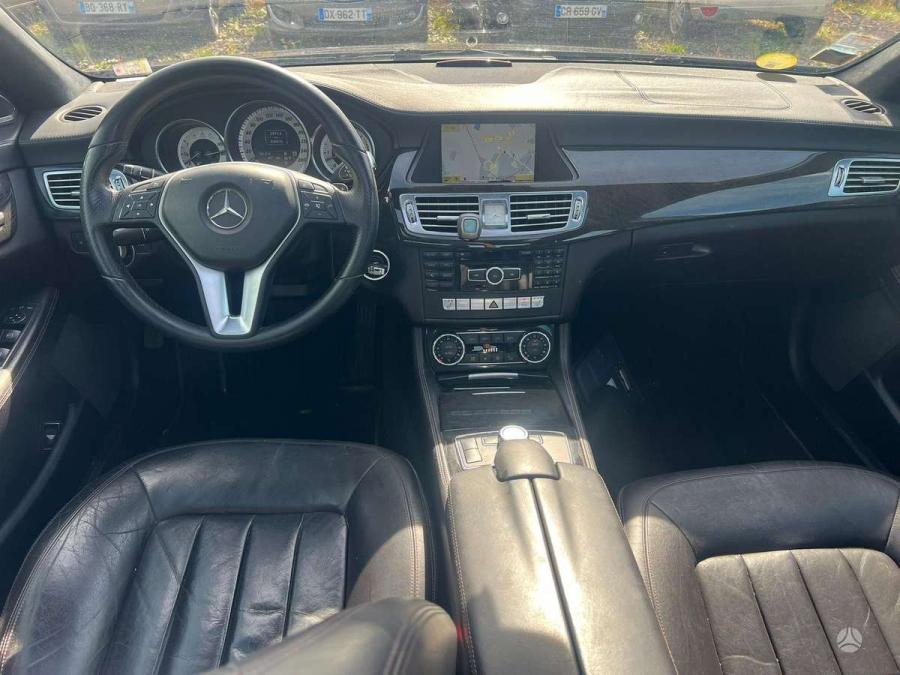 Black Mercedes-Benz CLS 350 2011 in Vilnius, with an engine capacity of 3.00 L and mileage of 339 thousand km for 10500 €, photo 15 on AUTOMOTO.COM.LV
