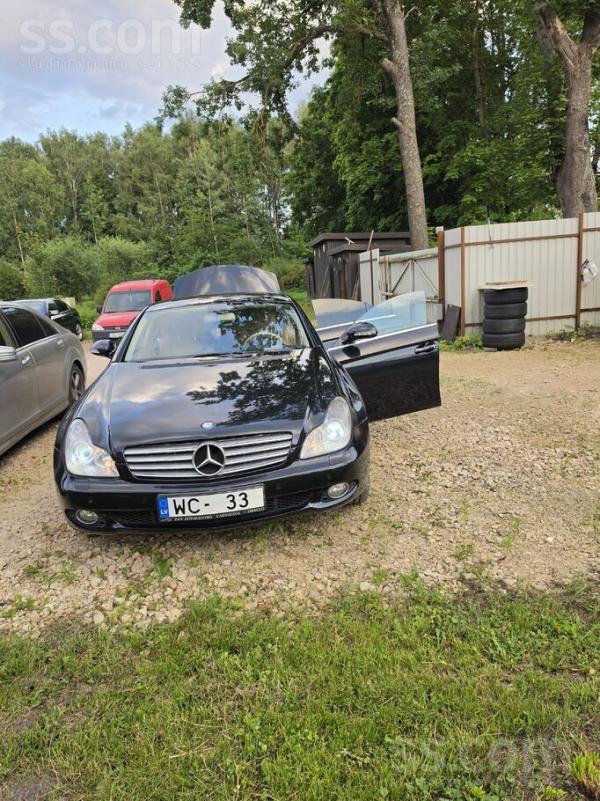 Black Mercedes-Benz CLS 350 2004 in Riga, with an engine capacity of 3.50 L and mileage of 0 thousand km for 3800 €, photo 8 on AUTOMOTO.COM.LV