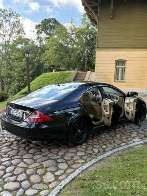 Melns Mercedes-Benz CLS 350 2004 Kuldīga, ar dzinēja tilpumu 3.50 L un nobraukumu 285 tūkst. km par 3700 €, foto 5 vietnē AUTOMOTO.COM.LV