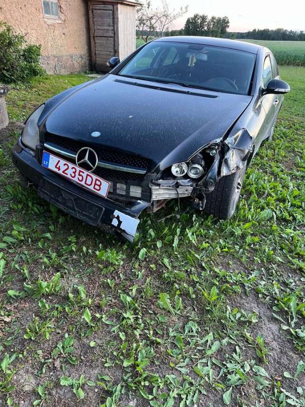 Black Mercedes-Benz CLS 350 2005 in Panevezys, with an engine capacity of 3.50 L and mileage of 300 thousand km for 1499 €, photo 4 on AUTOMOTO.COM.LV
