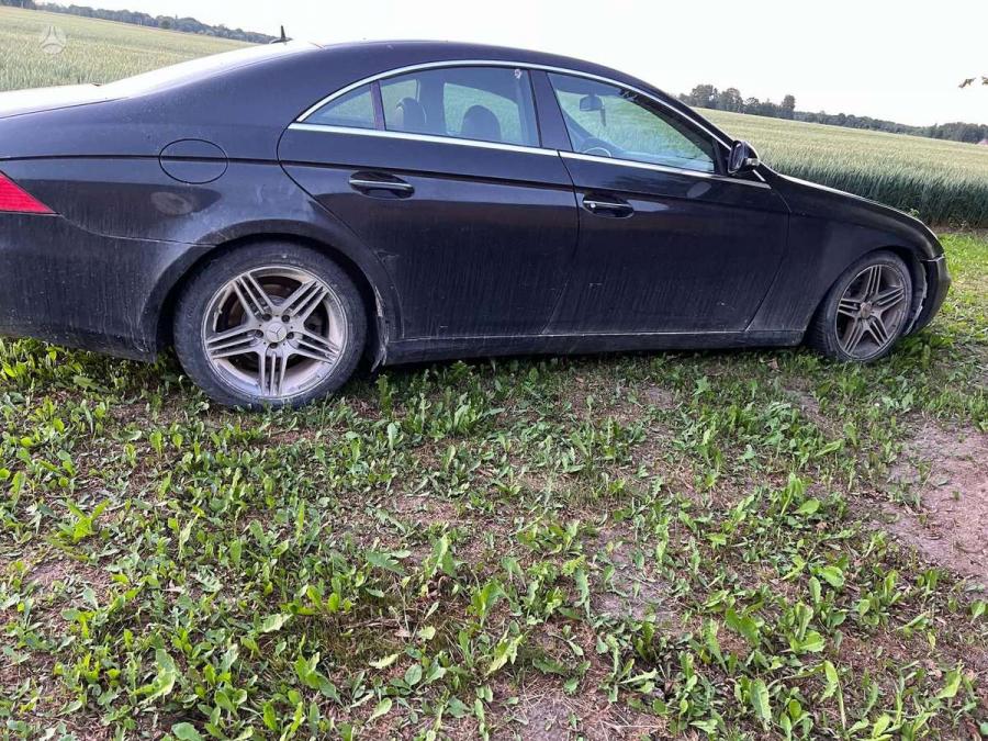 Черный Мерседес ЦЛС 350 2005 в Паневежис, объемом двигателя 3.50 л и пробегом 300 тыс. км за 1499 €, фото 8 на AUTOMOTO.COM.LV