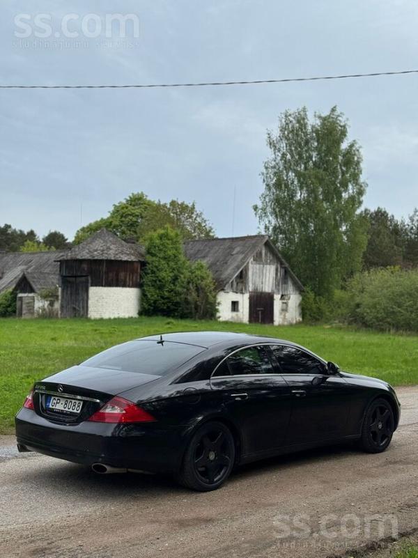 Black Mercedes-Benz CLS 350 2006 in Riga, with an engine capacity of 3.50 L and mileage of 286 thousand km for 3850 €, photo 4 on AUTOMOTO.COM.LV